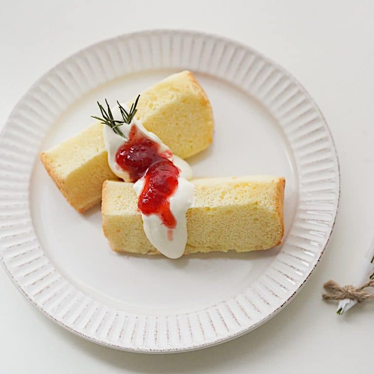Gâteau TI SON à la farine de maïs - Pâtisserie réunionnaise.