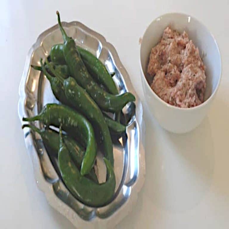 Gros Piments farcis Beignet Créole à la chair à saucisse - Réunion
