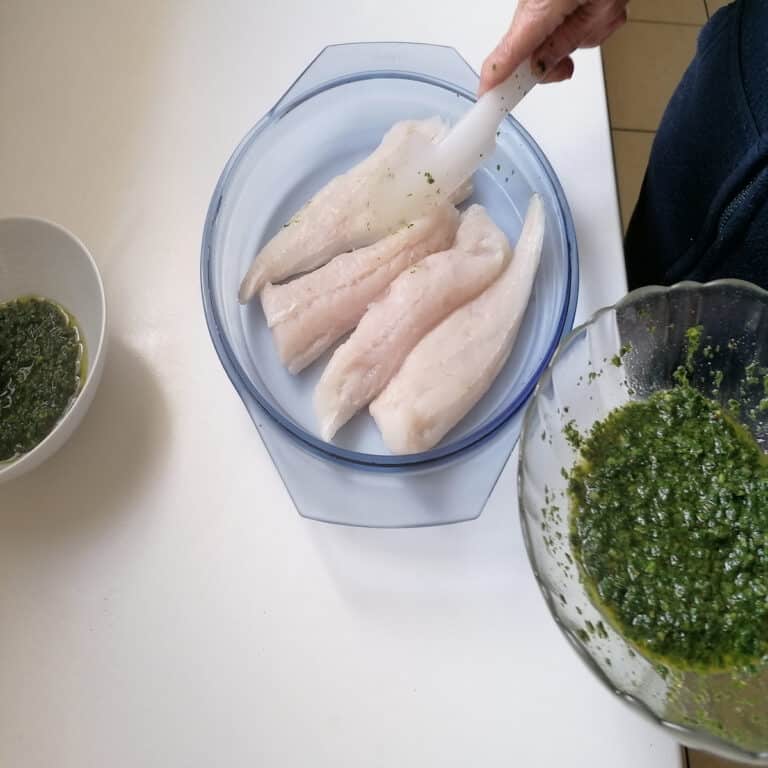 Filets de Poisson Marinés dans sauce Chermoula puis poêlés