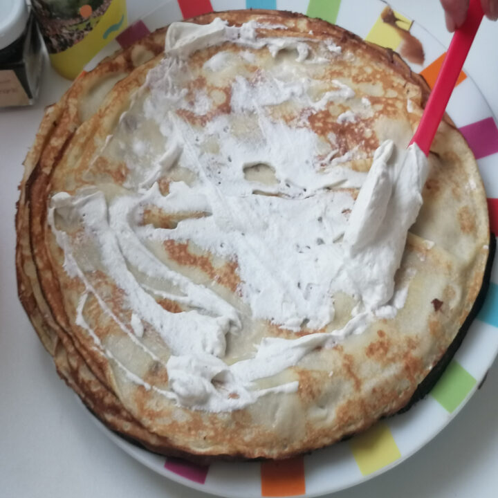 Gâteau de crêpes au nutella et chantilly - délicieuse gourmandise